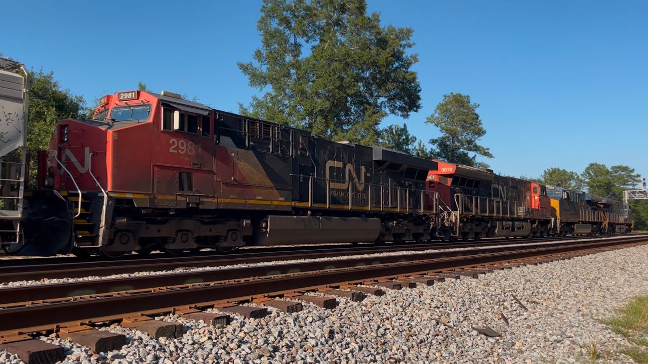 Short CSX M410-04 NB Manifest Train With Foreign Power 2 CN Motors In ...