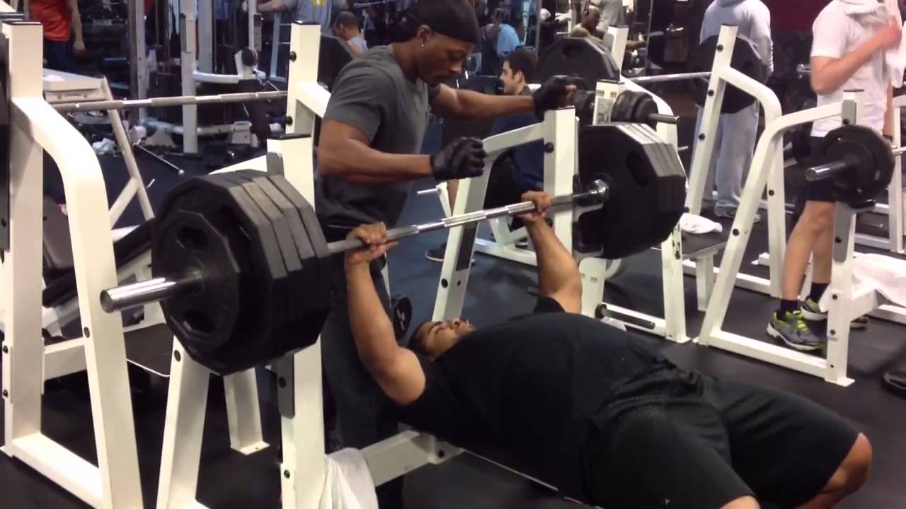 455 lb bench press - YouTube