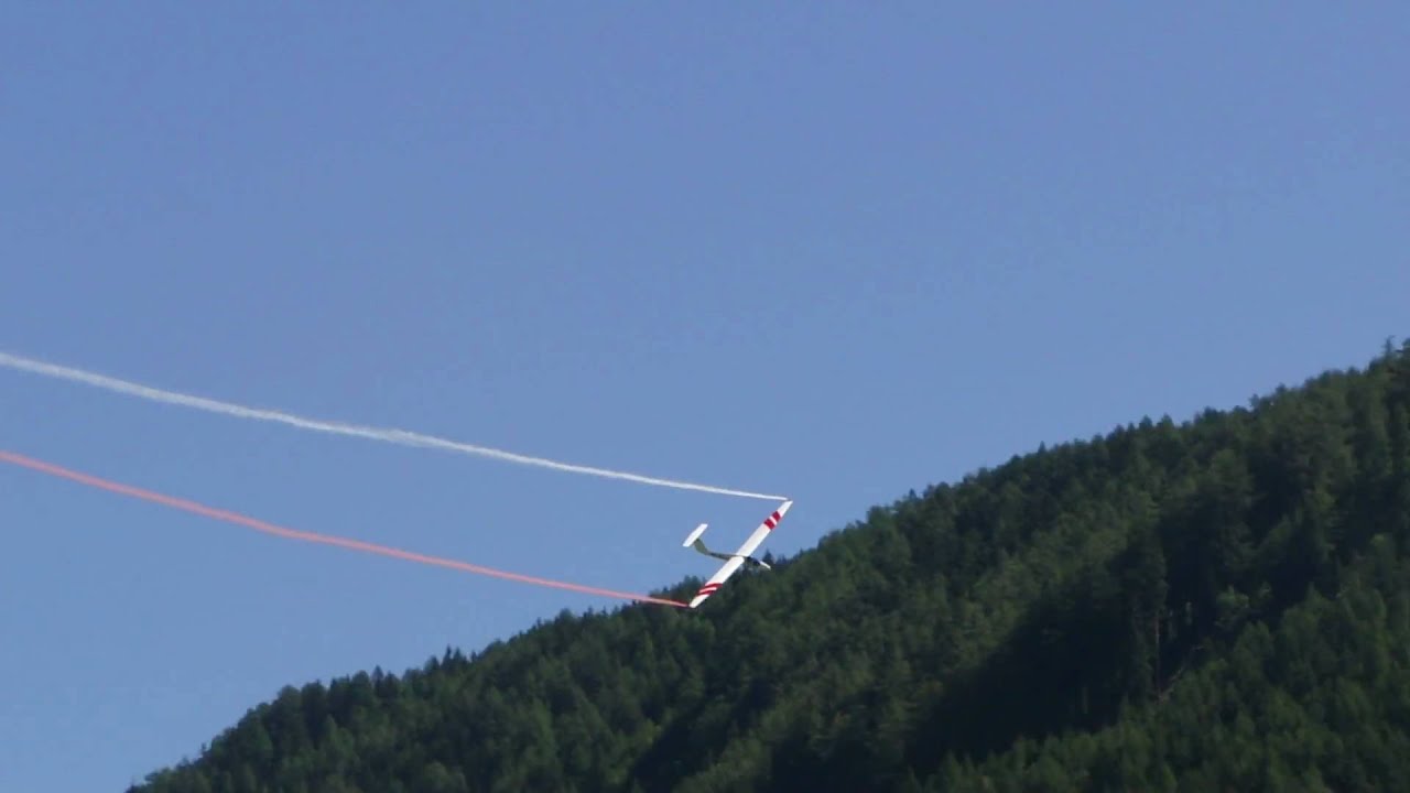 Inverted low pass with Pilatus B4 in Vipiteno - YouTube