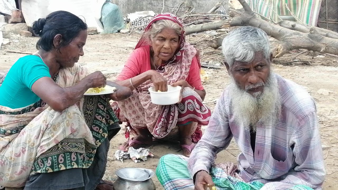 Beautiful Slum Family Eating Together !! Now Their Cooking Place Is ...