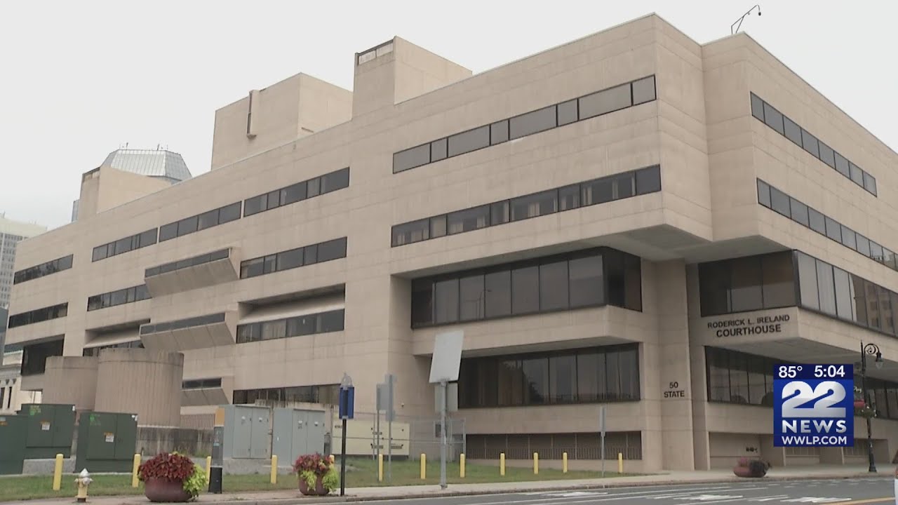 Trial Court chief from Boston tours mold issues at Springfield ...