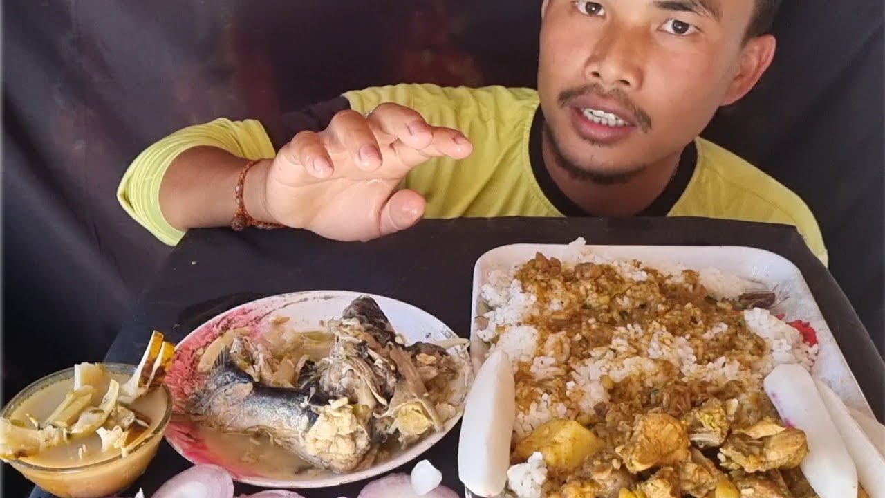 Boiling fish with elephant apple ll Spicy Chicken ll Cooking Arunachal ...