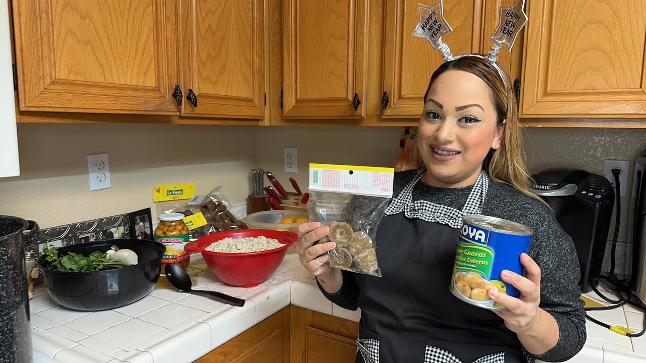 👩‍🍳Cooking Live W/ Julie How to make “GREEN POZOLE AND PONCHE” 🥣 - YouTube