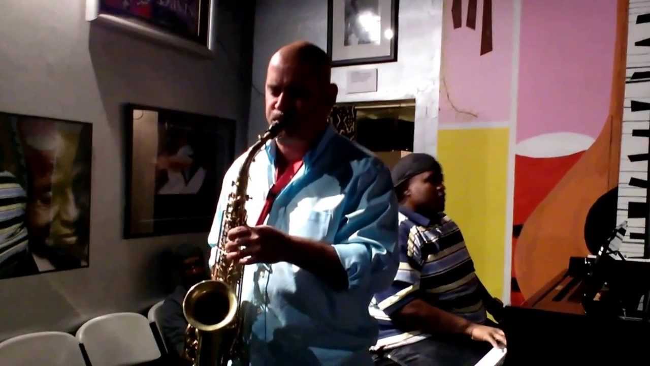 Tim Mayo Saxophonist (playin' the blues) - YouTube