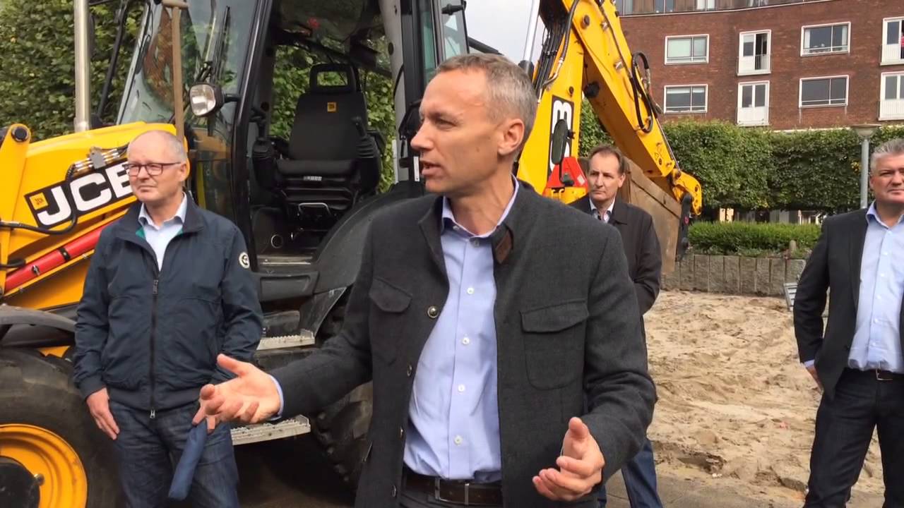 Asger Enggaards tale før første spadestik - YouTube