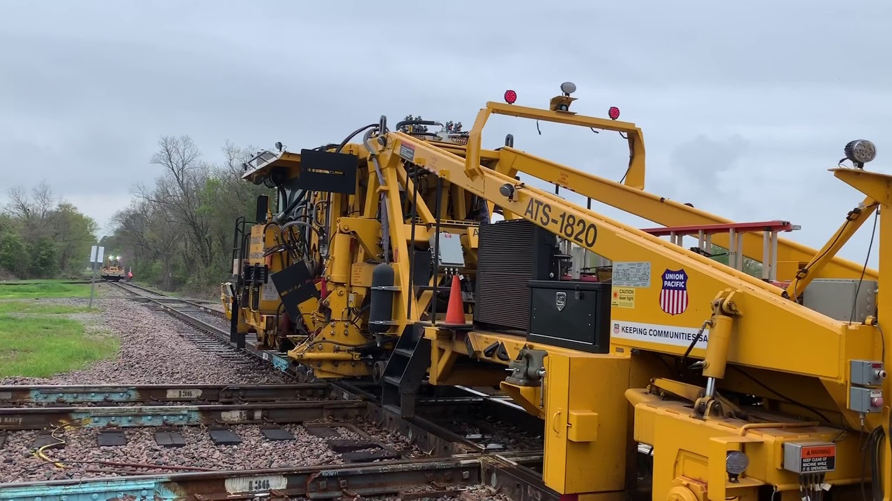 2020-03-13a Union Pacific MOW Equipment - YouTube