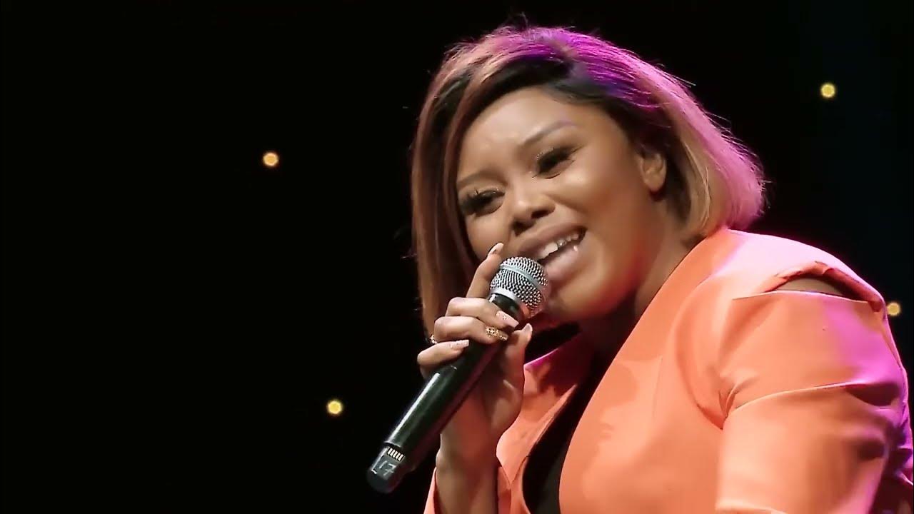 Spirit Of Praise 8 ft Mpumi Mtsweni Thath'Indawo - YouTube