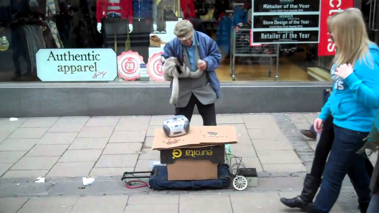 The Norwich puppet man - YouTube