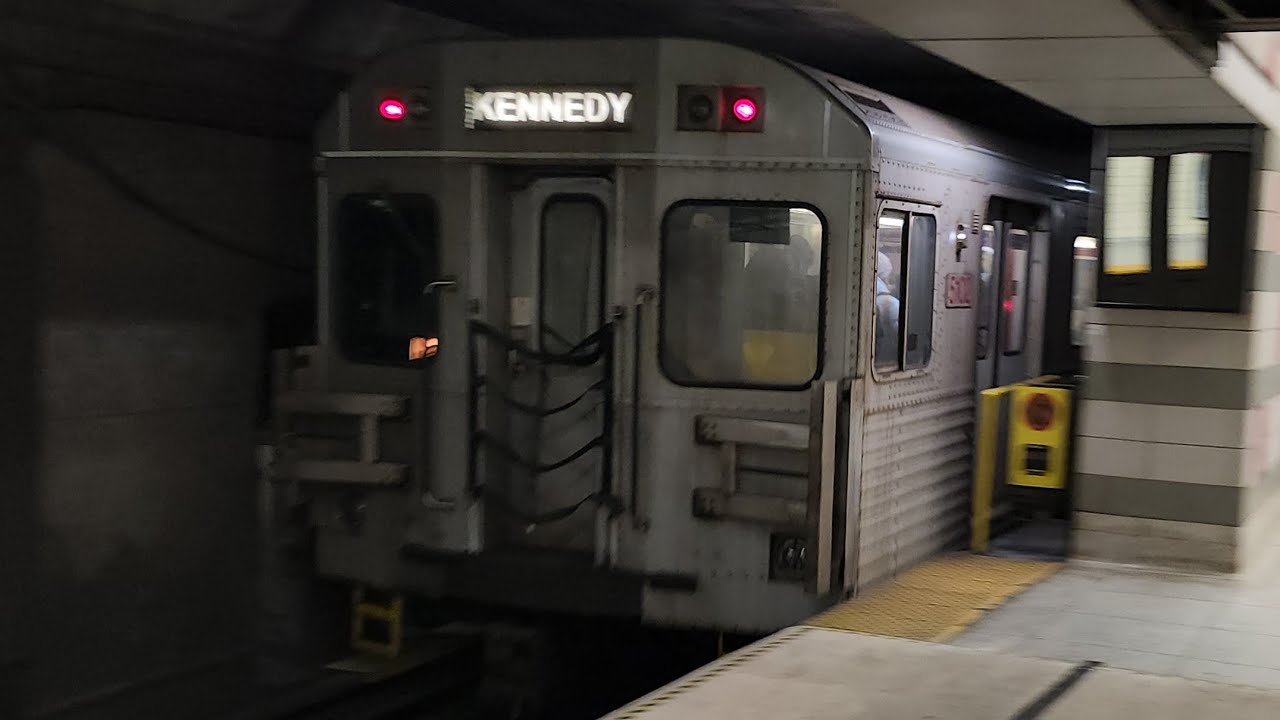 TTC 21 (T1) - 5178-5179/5270-5271/5103-5102 Departing Spadina (Line 2 ...