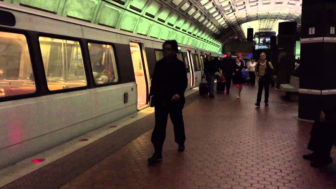 WMATA Metrorail 1000/2000 series on the Red line at Union station - YouTube