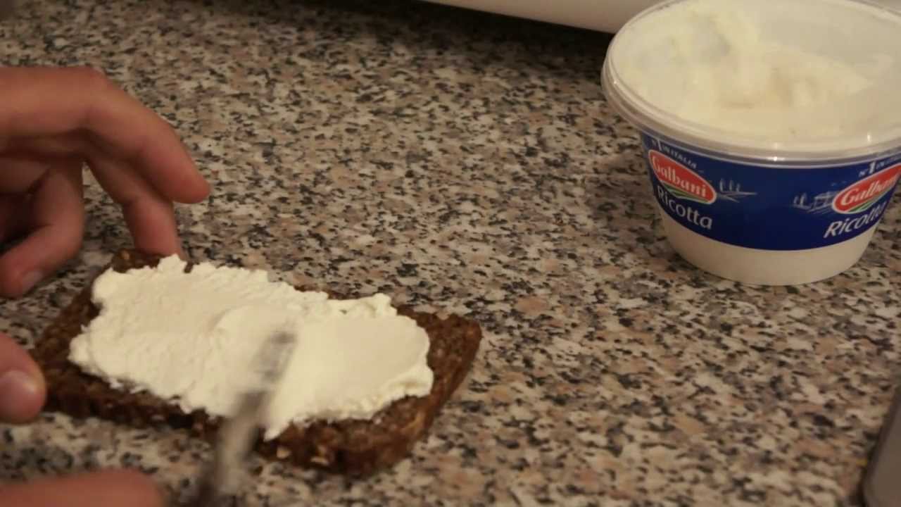 Brot streichen mit kleiner Rundschau - YouTube