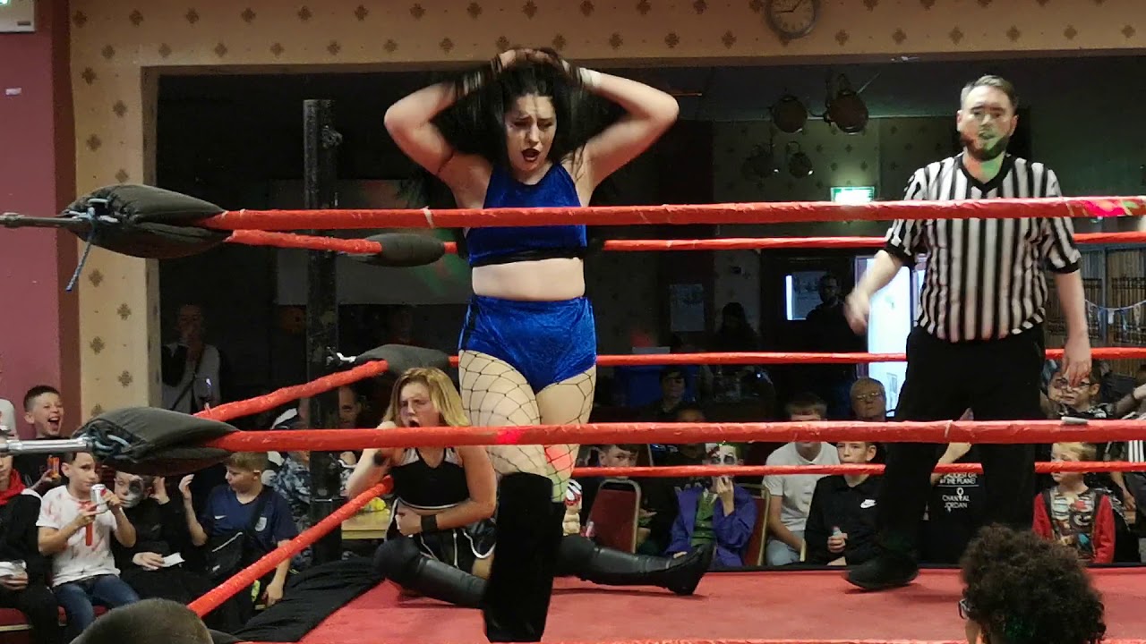 Lucia lee vs chantal jordan phoenix rangers show - YouTube