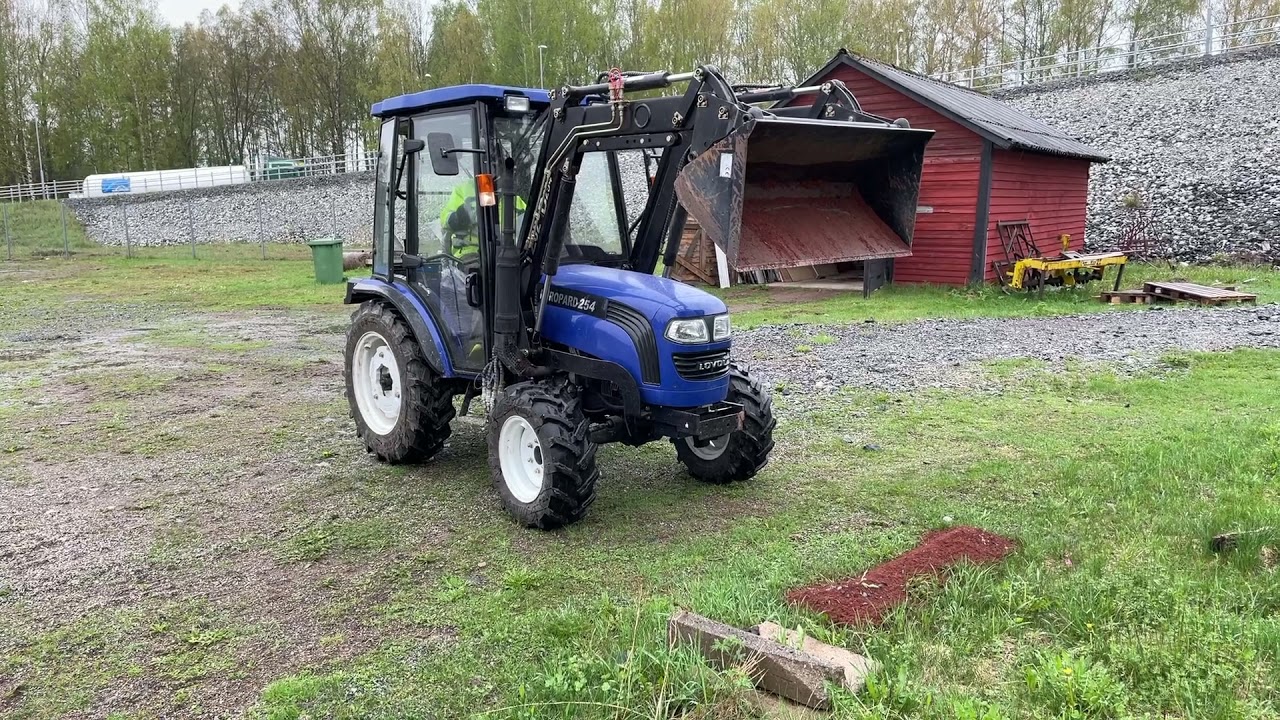 Köp Traktor Lovol Europard 254 med tillbehör på Klaravik - YouTube