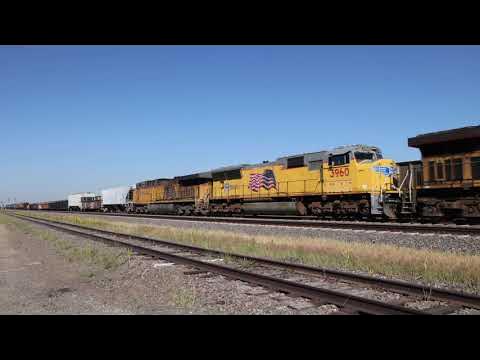 UP 7106 East - YouTube