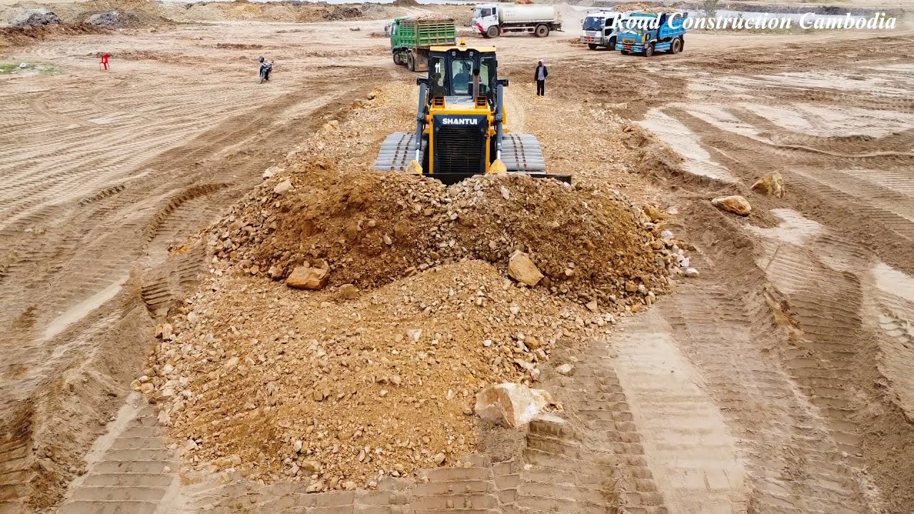Amazing SHANTUI Dozer Spreading Limestone Build Access Road And ...