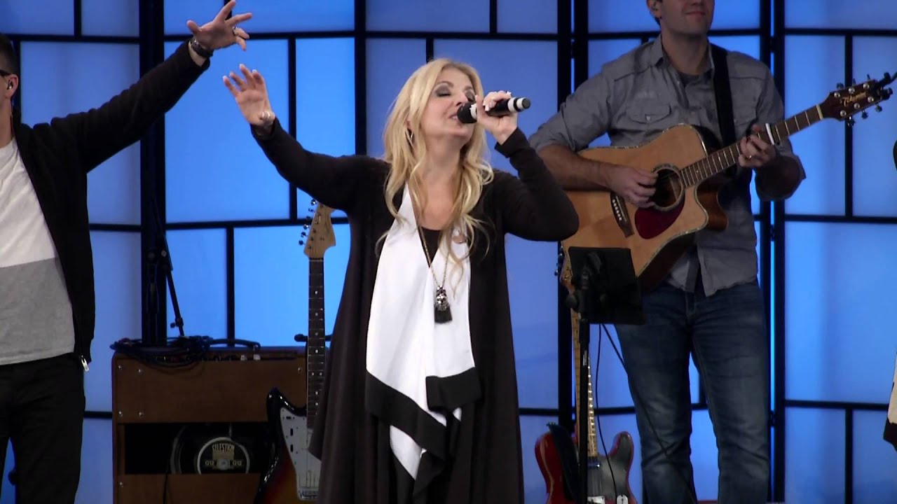 Cindy Cruse Ratcliff & Leeland Concert - YouTube