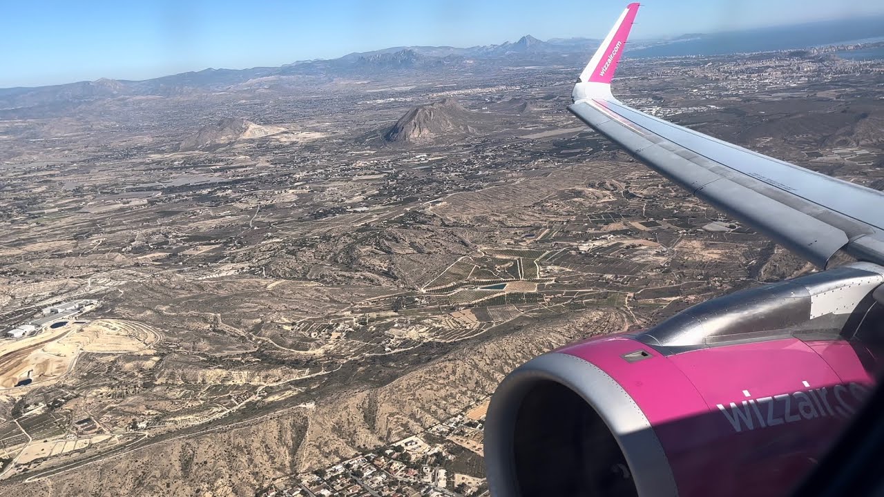 4K Full Throttle WizzAir A321 Takeoff - YouTube