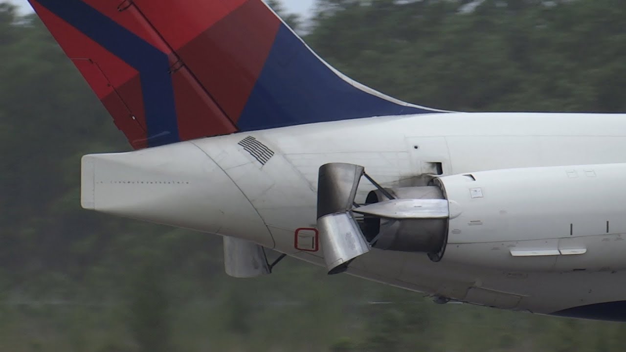 DELTA | First MD-80 Movement of the Year | Nassau Bahamas - YouTube