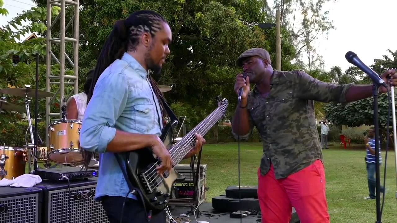 Taddy P & Friends Live - Gimmie Di Bass - Leave The Crumbs alone - YouTube