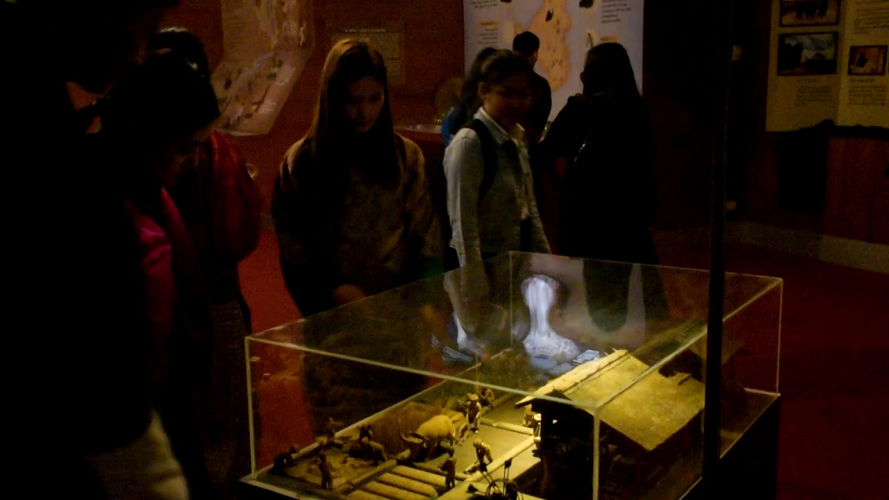 Phutan Students Walking around the museum at Loei Rajabhat University ...