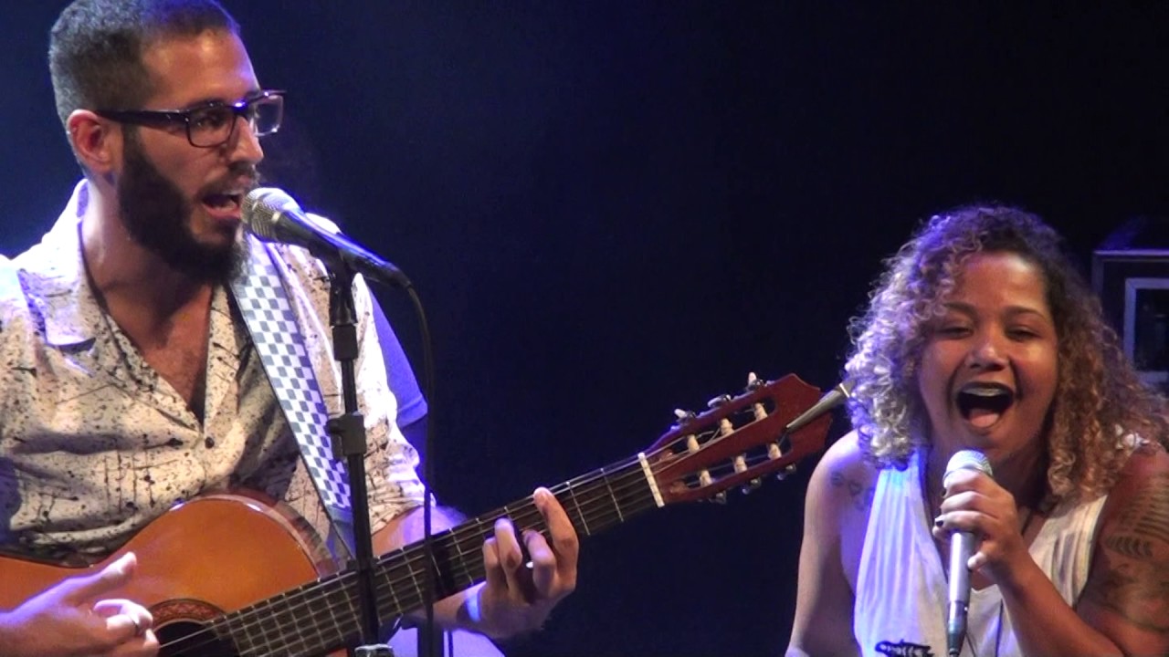 Carol Faria e Lucas de Castro - Vendo Um Terreno Na Lua (Centro da ...