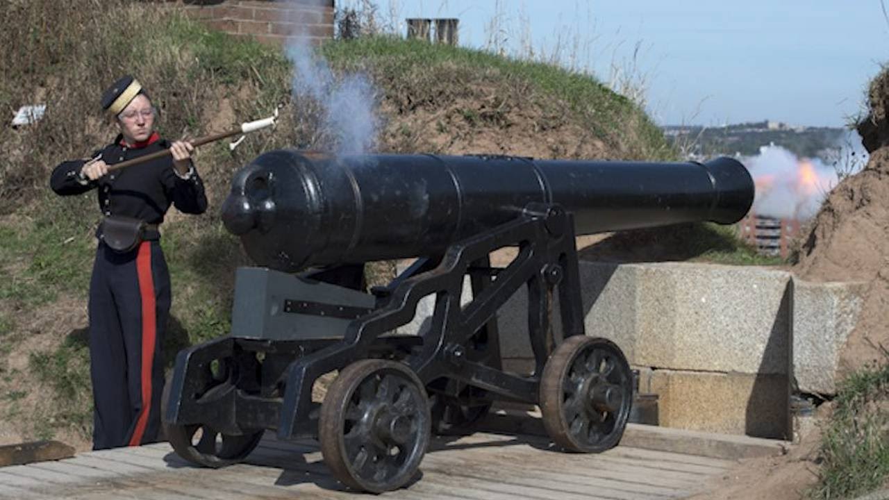 Firing of noon gun in Halifax a daily tradition - YouTube