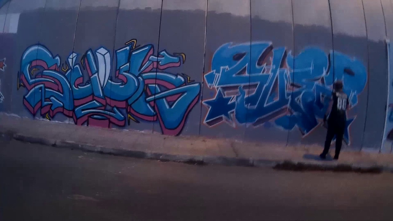 Graffiti Battle: SUEZ VS SUUK - YouTube