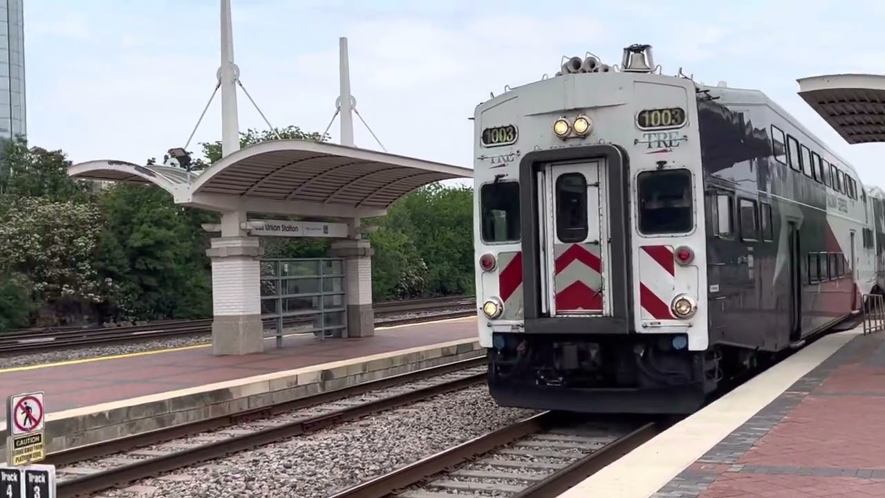 TRE train in Dallas - YouTube
