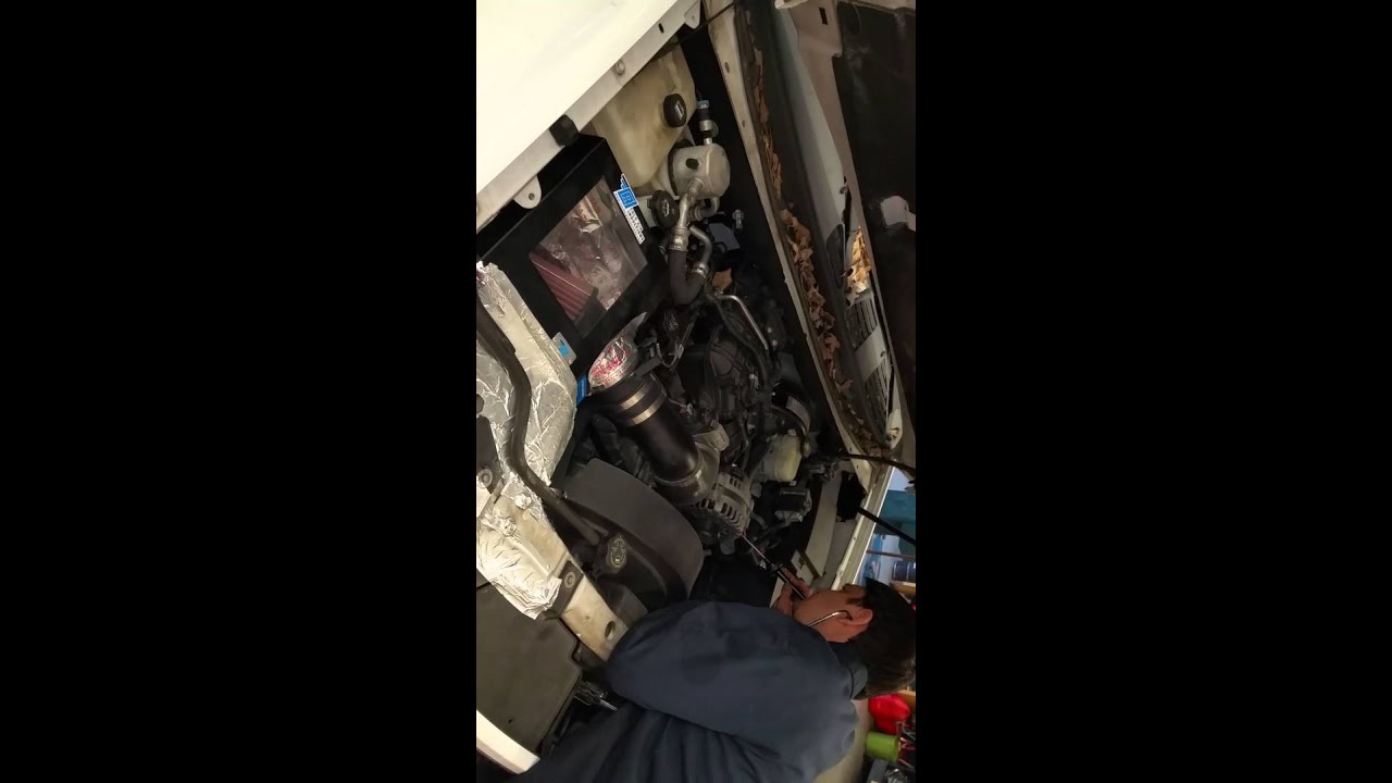 V8 engine noise - YouTube