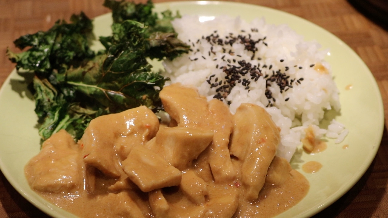 Poulet Sauce aux Arachides et épinards frits - Cuisine Asiatique - YouTube