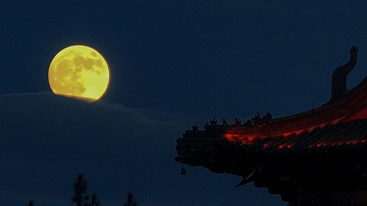 Live: The year's largest full moon graces the night sky - YouTube