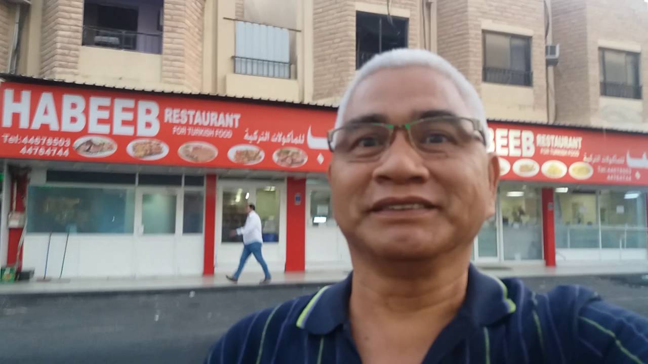Buying Shwarmah in Habeeb Turkey restaurant Doha Qatar. - YouTube