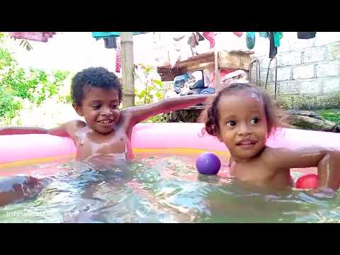 @kakak Aldo dan adik Diana, lgi mandi bareng..😁😂