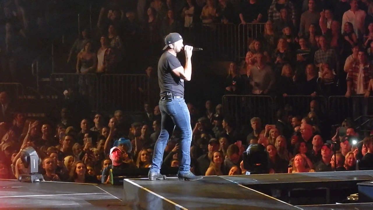 Luke Bryan: Play it Again - Kill the Lights Tour at Madison Square ...