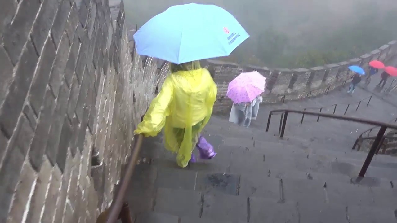 Great Wall of China with kids in rain - YouTube