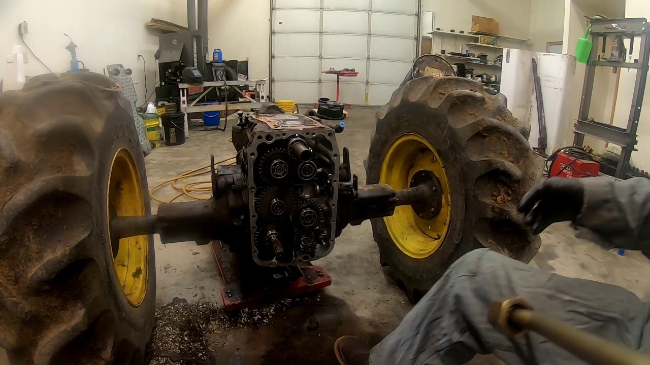 Splitting a John deere 955 pt2 - YouTube