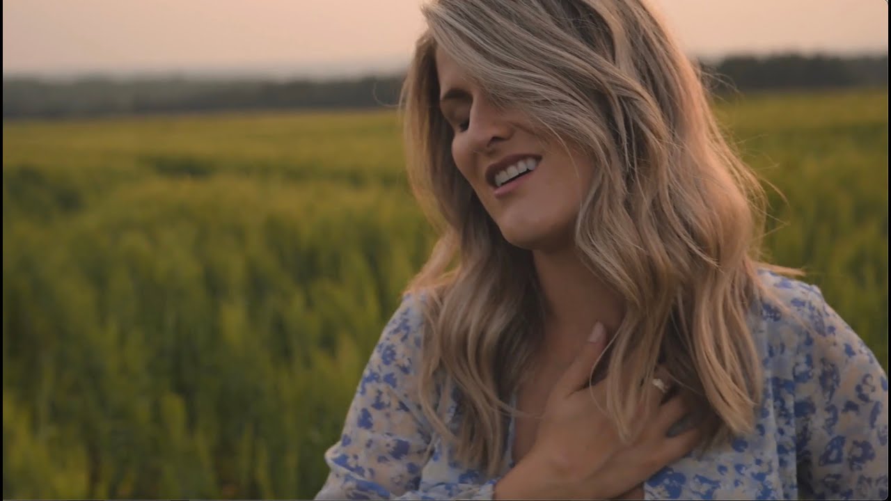 Emilie Bouchard- Chante Encore (vidéoclip officiel) - YouTube