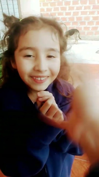 acá con mi amiga - YouTube