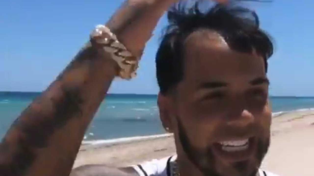 La calva de Anuel JAJAJA 😂😂 - YouTube
