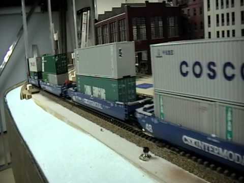 MTH SD70ACe CSX Intermodal Stack Train - YouTube