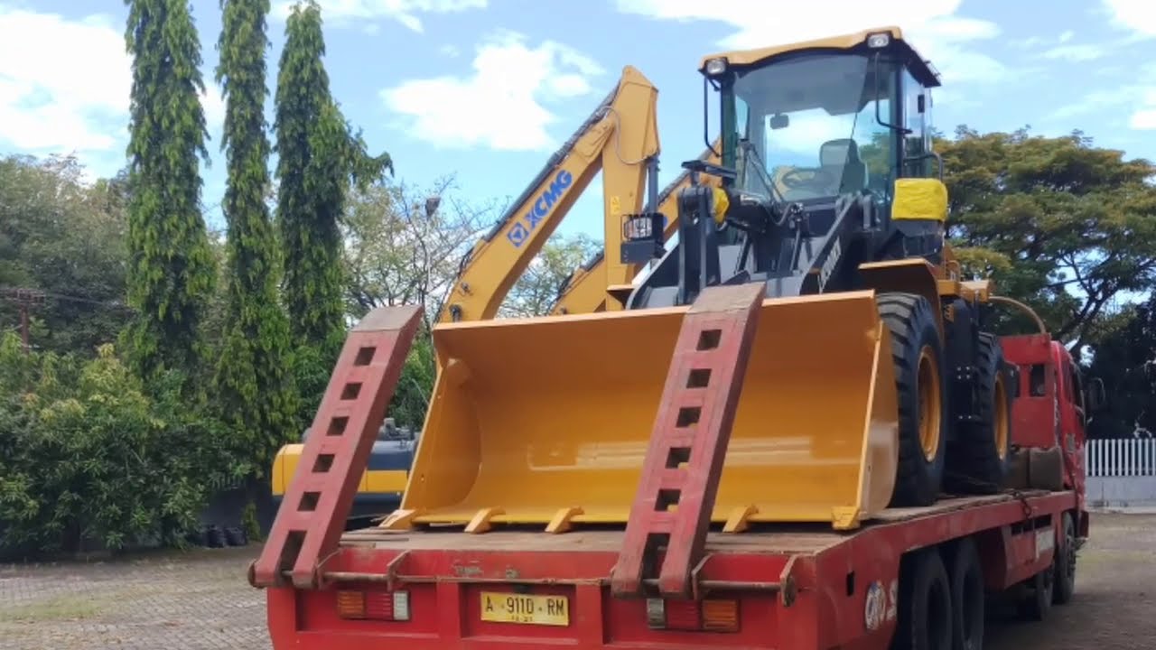 Unloading Wheel Loader XCMG LW300KN#alat berat# - YouTube