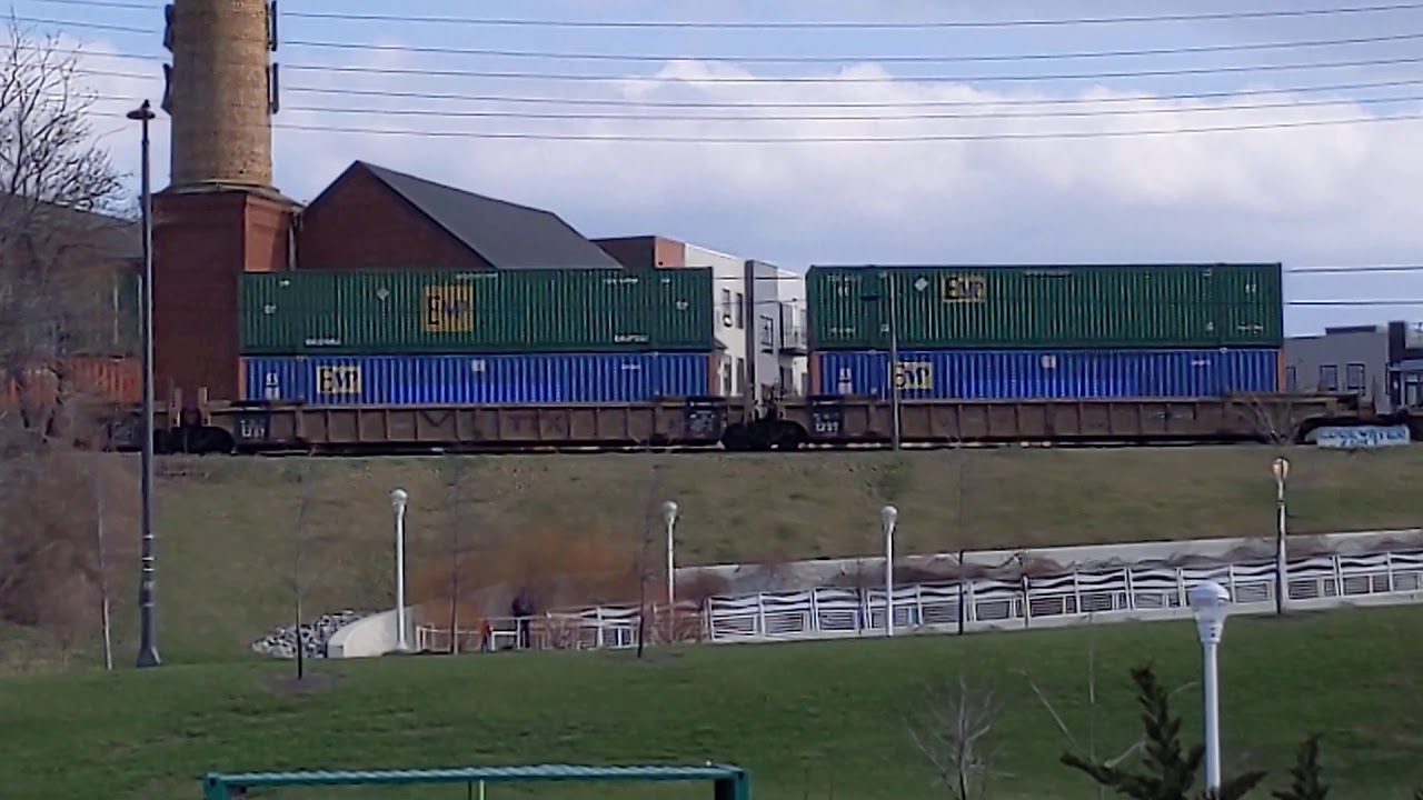 Train watching in Cleveland Ohio - YouTube