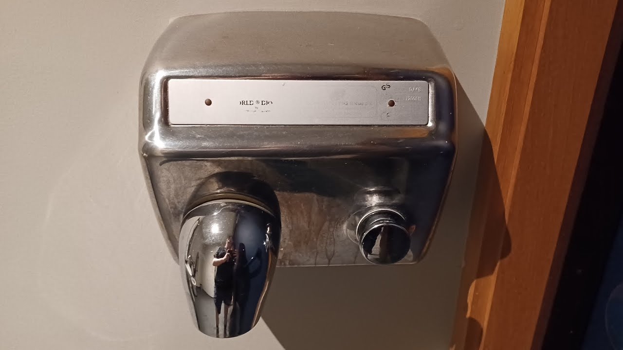 World Dryer Model A hand dryer, Travelodge 🚻♿️, Duke Street, Ipswich ...