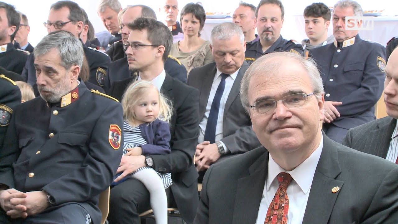Wien-Simmering: Amtseinführung in der Justizanstalt - YouTube