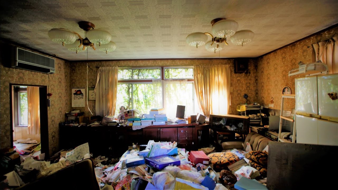 Abandoned Rich Hoarders House (JEWELRY EVERYWHERE!) Fukushima, Japan ...