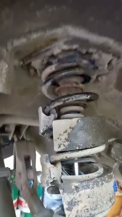 стучит заднее колесо на кочках ниссан альмера опора стойки - YouTube