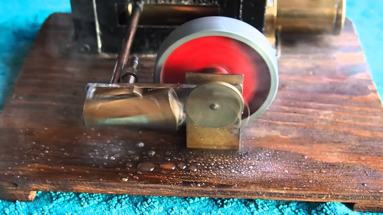 CYLDON 13/1 toy steam engine in steam - YouTube