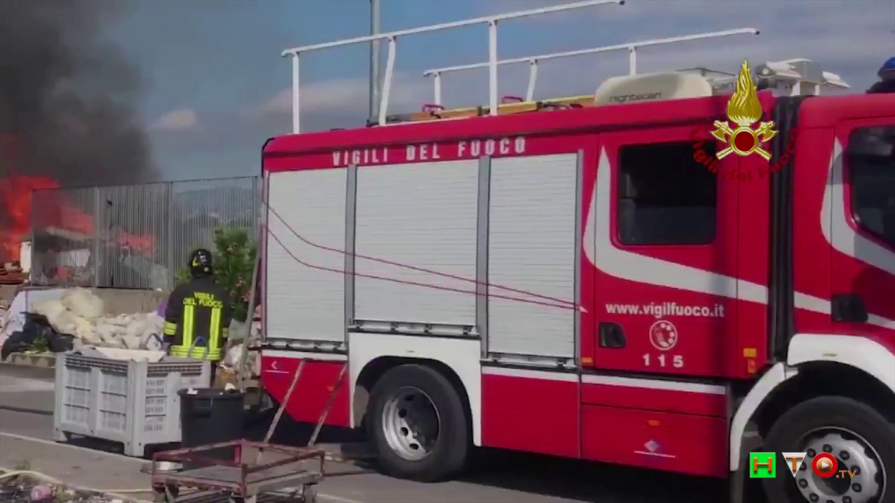 Vigili del Fuoco - Roma, Incendio rifiuti a ridosso campo nomadi - www ...
