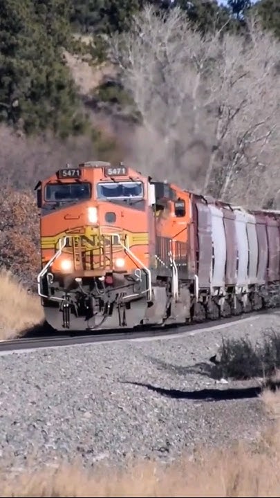 BNSF 5471 Lead's a Southbound Grain Train - YouTube