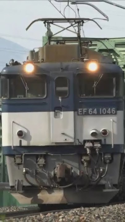 (懐かしの映像)EF64-1046広島更新色も牽引していた、信越本線犀川橋梁を渡るJR貨物83レ北長野貨物列車。 - YouTube